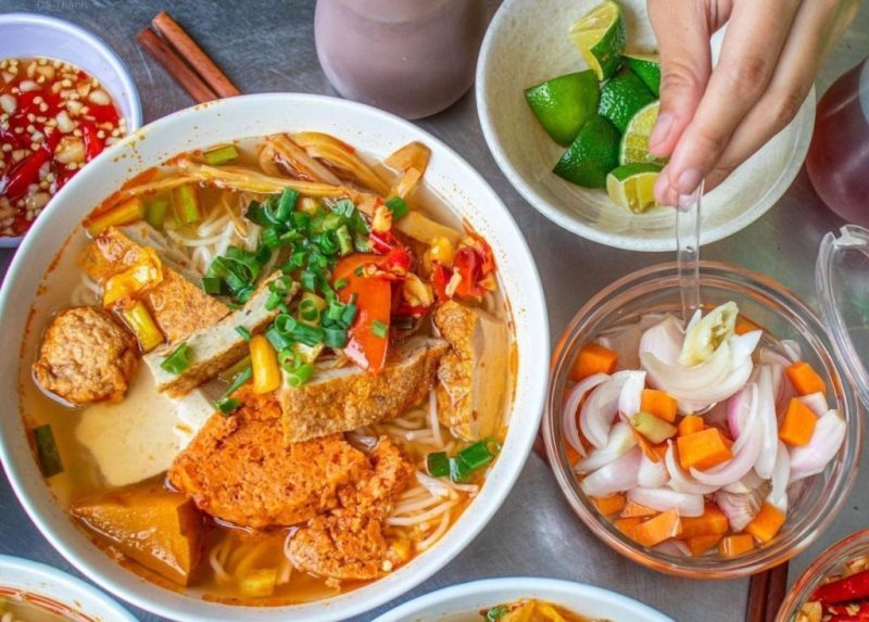 Hùng Lẩu - Bún Chả | 6 Ng. Trạm: Quán Ngon Cửa Đông, Hoàn Kiếm - Hà Nội Đẹp